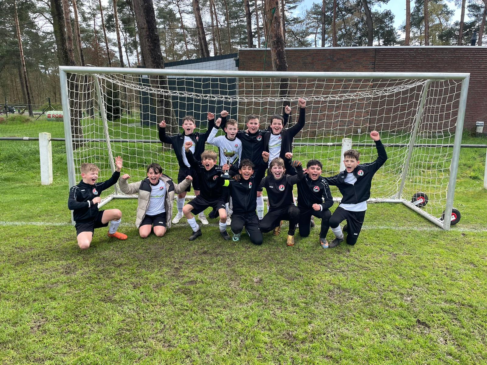 DES JO12-1 kampioen fase 3 | DES Swalmen